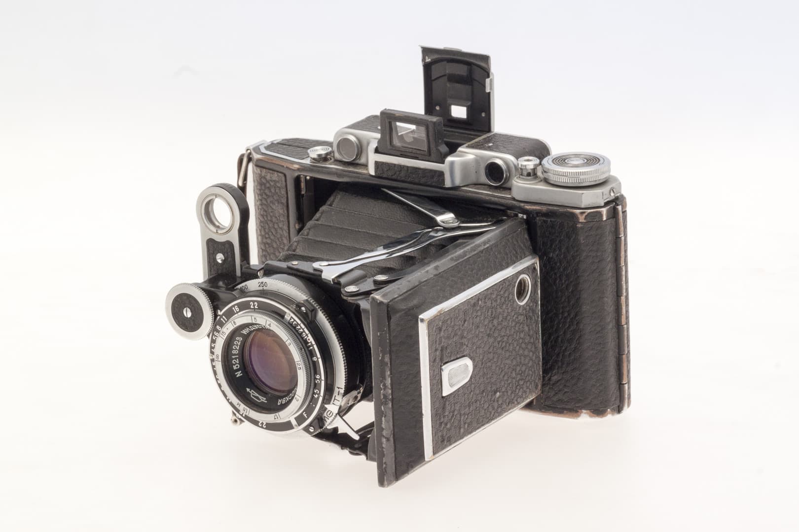 Moskva 2 (Москва) – Soviet 6x9cm Folding Film Camera
