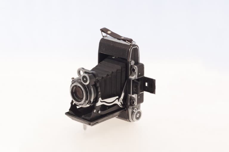Moskva 2 (Москва) – Soviet 6x9cm Folding Film Camera