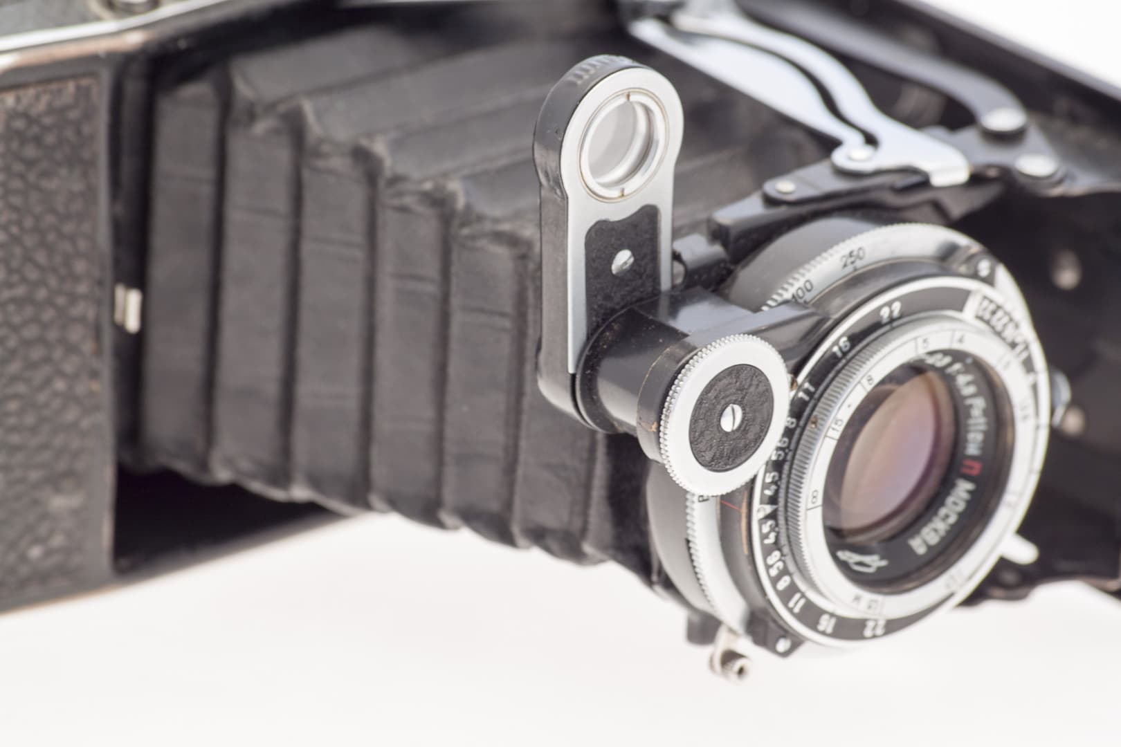 Moskva 2 (Москва) – Soviet 6x9cm Folding Film Camera