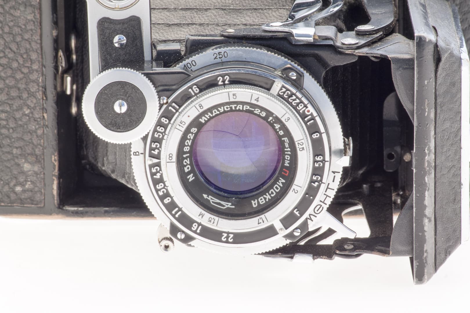 Moskva 2 (Москва) – Soviet 6x9cm Folding Film Camera