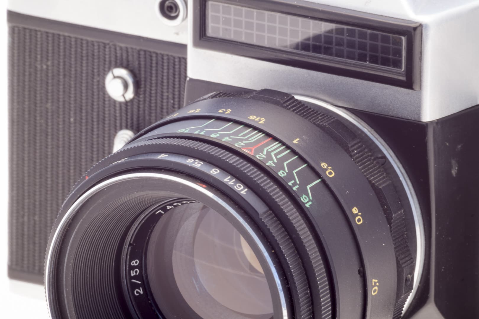 Zenit-E (Зенит-E) – Soviet 35mm Reflex Film Camera