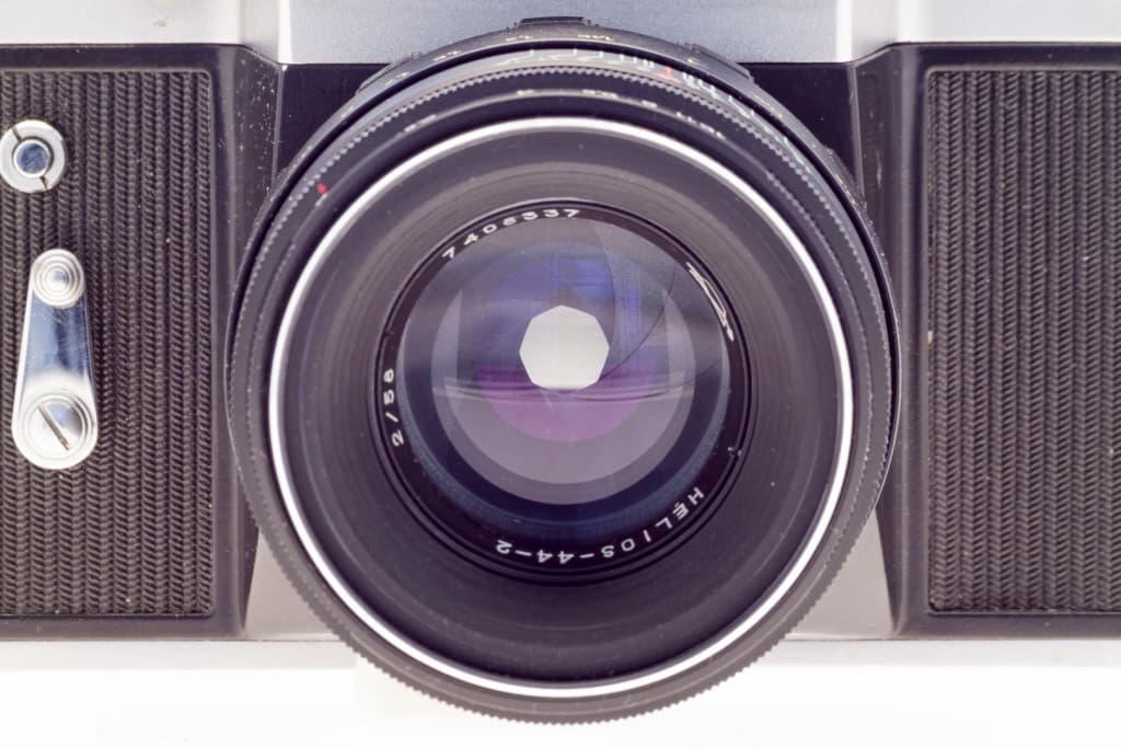Zenit-E (Зенит-E) – Soviet 35mm Reflex Film Camera