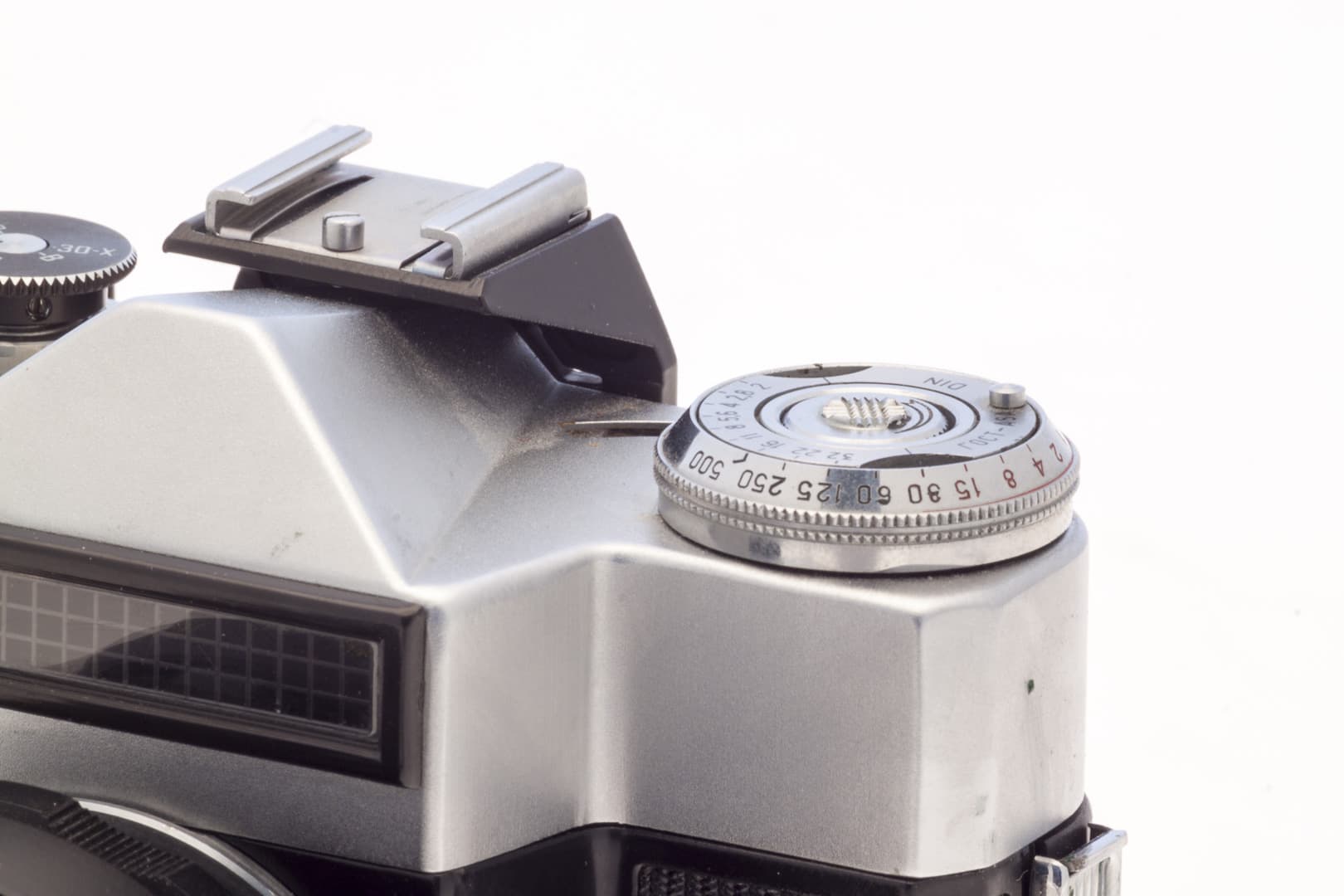 Zenit-E (Зенит-E) – Soviet 35mm Reflex Film Camera