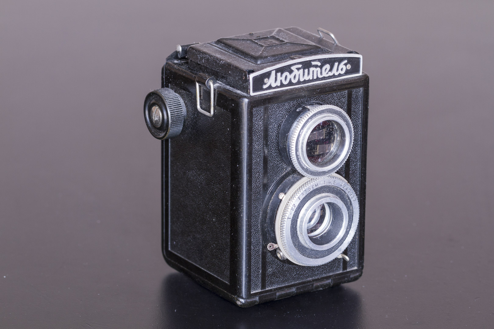 Lubitel (Любитель) – First Soviet 6x6 cm Twin Lens Reflex Film Camera